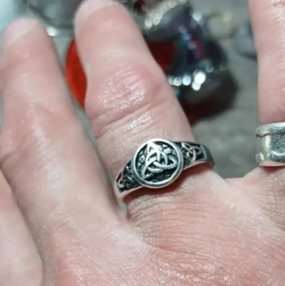 boutique | Jewelry | Elegant 925 Sterling Silver Celtic Knot Ring Sz 6 ...